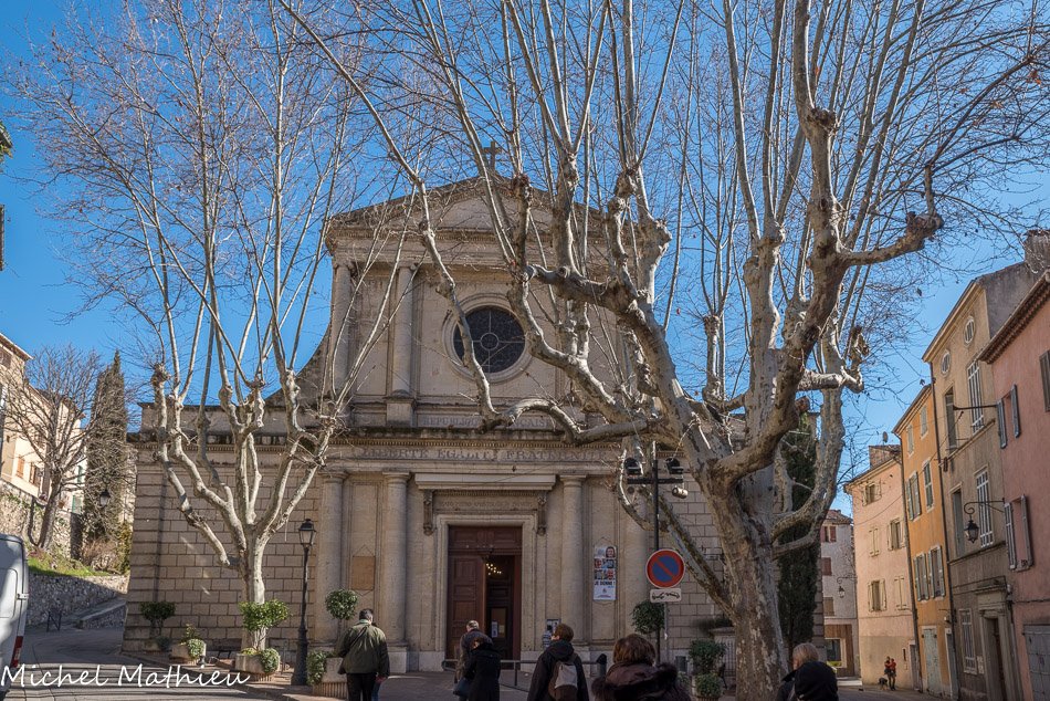Auriol. L'èglise. Cette église paroissiale est consacrée à St Pierre ...